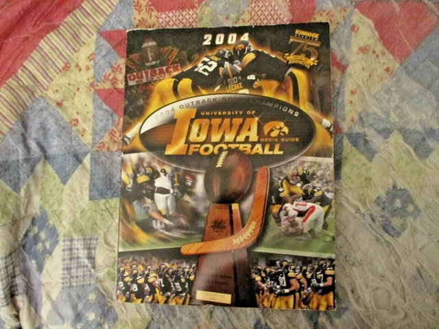 2004 IOWA HAWKEYES FOOTBALL MEDIA GUIDE Annuaire KIRK FERENTZ DREW TATE ...