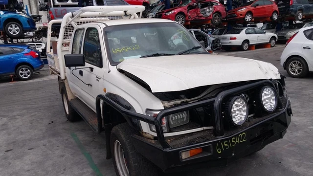 TOYOTA HILUX 4WD, No Rear Bumper Type, Towbar $125.00 - PicClick AU