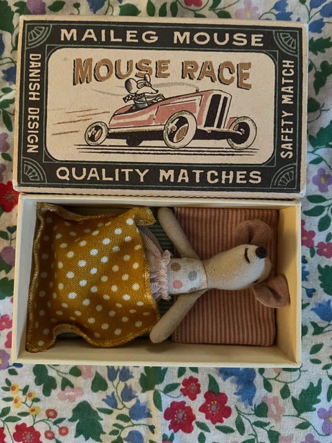 MAILEG RETIRED LITTLE Sister mouse in matchbox bed £38.99 - PicClick UK