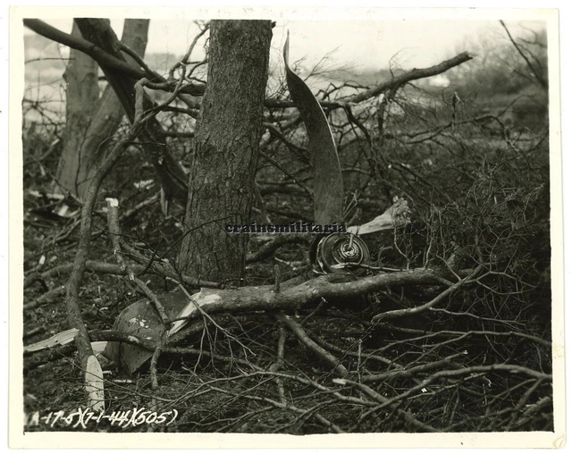 ORIG. FOTO USAAF Flugzeug Bomber Wrack bei Flugplatz WATTON Norfolk ...