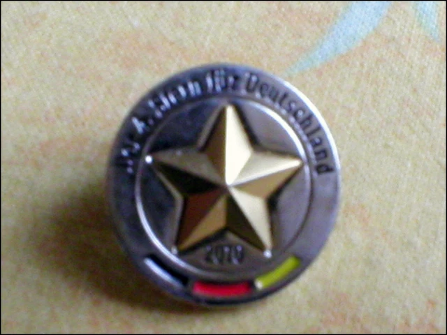 FUSSBALL PIN & Der 4. Stern für Deutschland 2010 WM " ANSTECKER SAMMLER RARITÄT EUR 1,00 ...