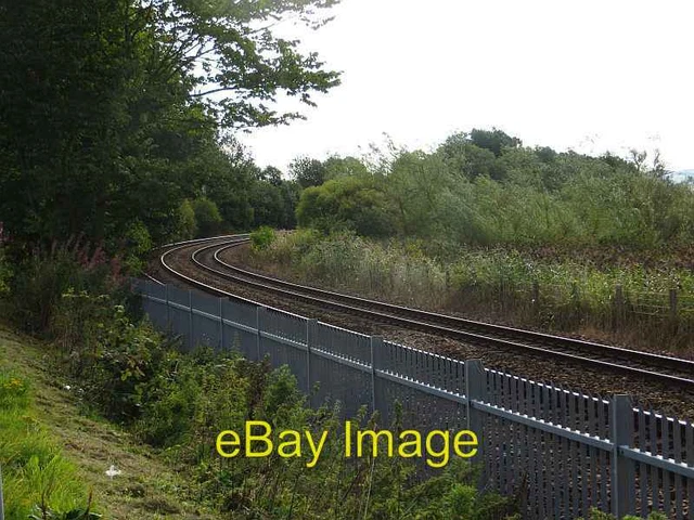 PHOTO 6X4 RAILWAY passing Insherrit Island Rhynd Perth to Dundee ...