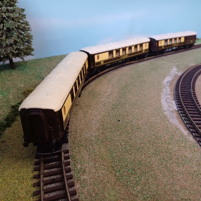 TRI-ANG R228 PULLMAN Car Coaches x 3. Anne, Jane, No79. Vintage. Hornby ...