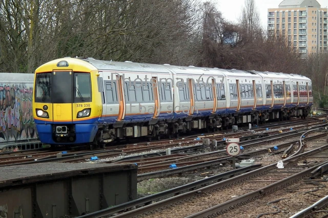 CLASS 378 378230, 5 car EMU, in London Overground at Clapham Junction £ ...