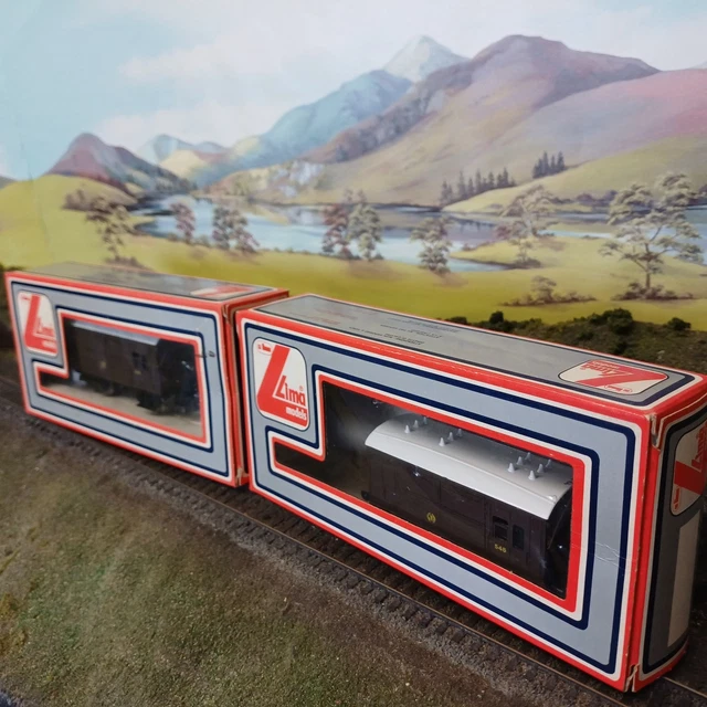 LIMA 305625W HORSE Box x 2. Hornby Comp. Vintage Model Railway. Boxed ...