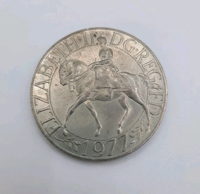 1977 UNITED KINGDOM Commemorative Crown Coin Queen Elizabeth II Silver ...