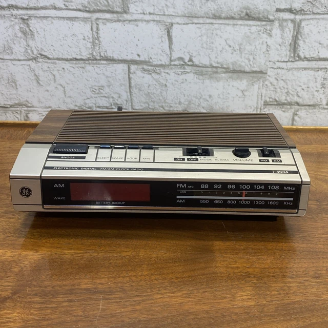 VINTAGE GE GENERAL Electric AM/FM Digital Alarm Clock Radio Wood Grain ...