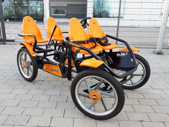 Elegantes Kettcar 4 Sitzer Ebenbild