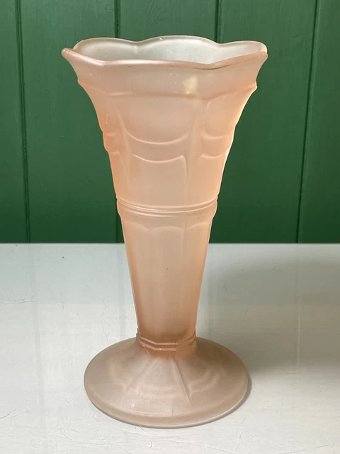 VINTAGE ART DECO 1930s SOWERBY FROSTED PINK ART GLASS VASE WITH FLUTED ...