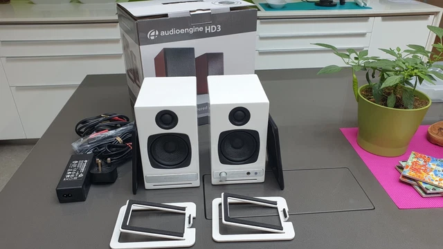 AUDIOENGINE HD3 BLUETOOTH Wireless Speakers _Gloss White _with Kanto S2 Stands £249.00 - PicClick UK