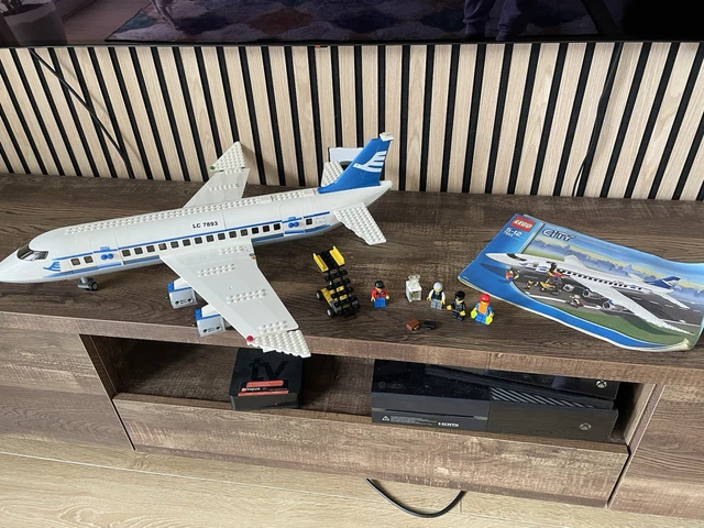 LEGO CITY - Passenger Plane with 4 Minifigures - Vintage Set 7893 £63. ...
