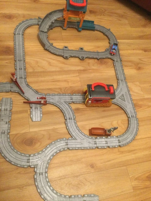 THOMAS THE TANK Engine Take And Play Bundle Sodar repair Shed; Engine ...