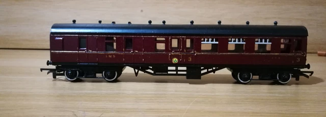 TRI-ANG R28 / 220 LMS 478 3rd class Coach carriage OO Gauge model ...