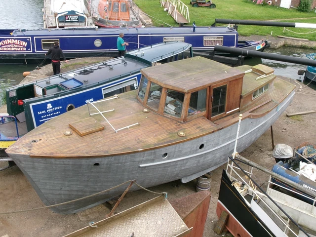 30 FT WOODEN Motor Boat. Project, Needs Work £2,750.00 - PicClick UK