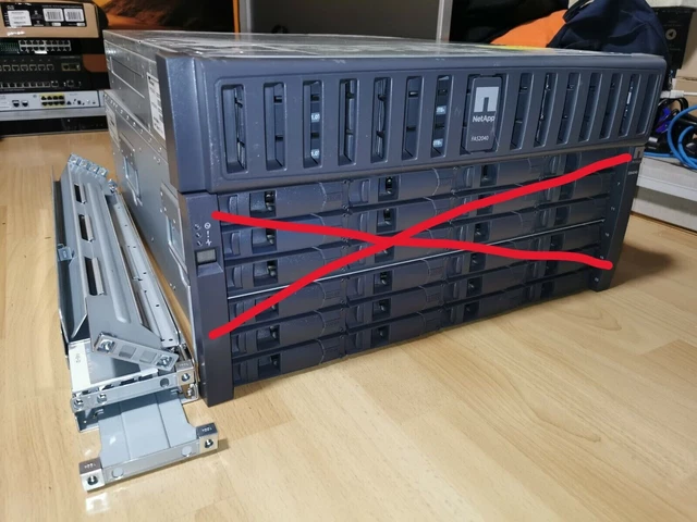 NETAPP FAS2040 (NAF-0602) inkl. Kabel und Rackmount [ohne Festplatten ...