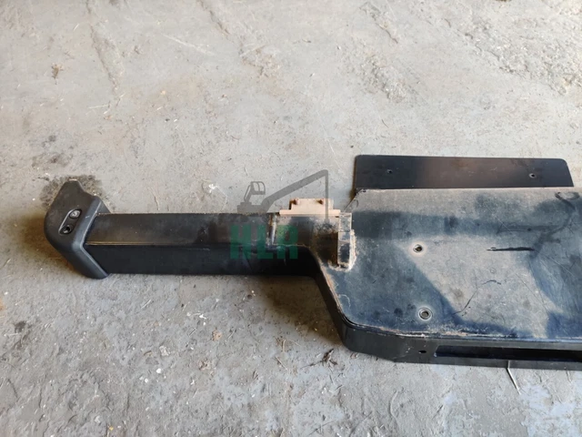 LAND ROVER DEFENDER TDCI Front Winch Bumper BENT COLLECTION ONLY £125. ...