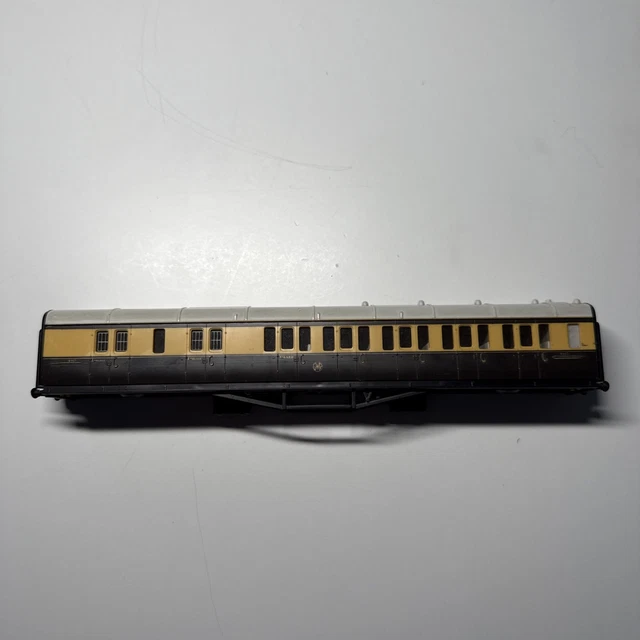 OO GAUGE MODEL Railway Hornby Luggage Coach GWR Yellow Brown 4913 £1.75 ...