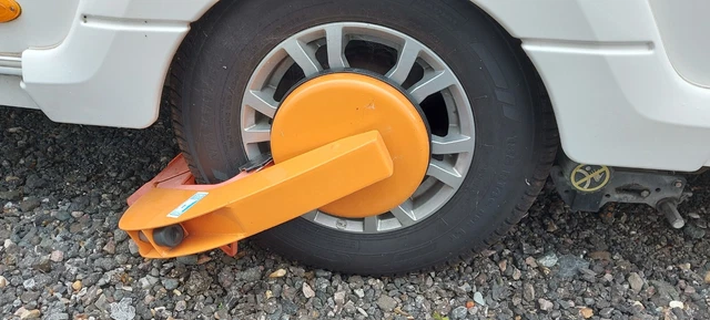 NEMESIS FULLSTOP WHEEL Clamp, very good condition. complete with two ...