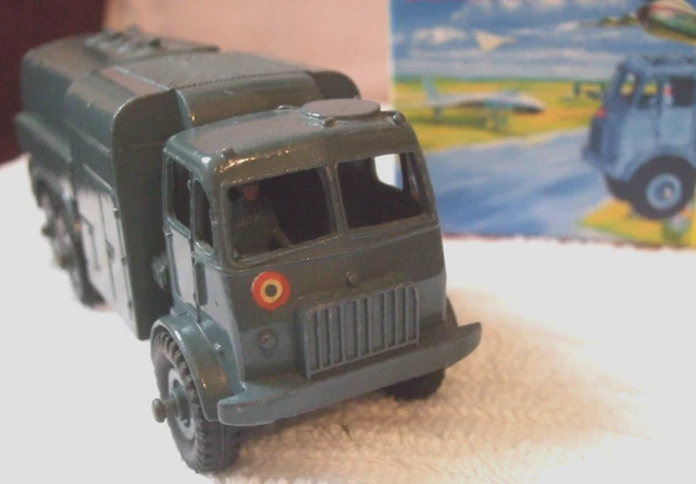 DINKY MILITARY (BOXED) MODEL (RAF PRESSURE REFUELLER-DRIVER) No 642 ...