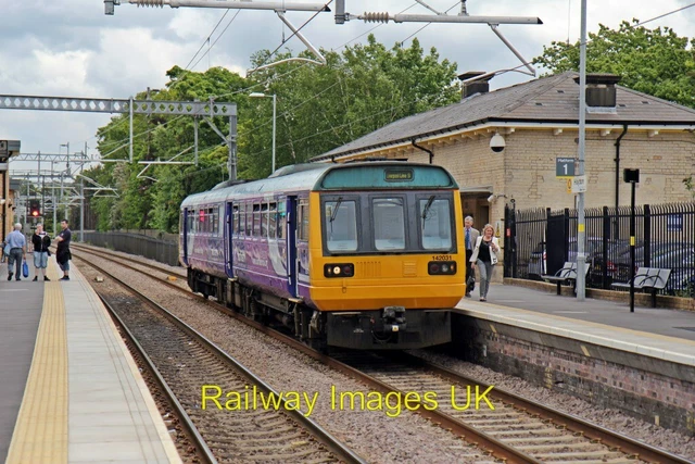 RAILWAY PHOTO CLASS 142 DMU - Northern Rail 142031 platform 1 Huyton ...
