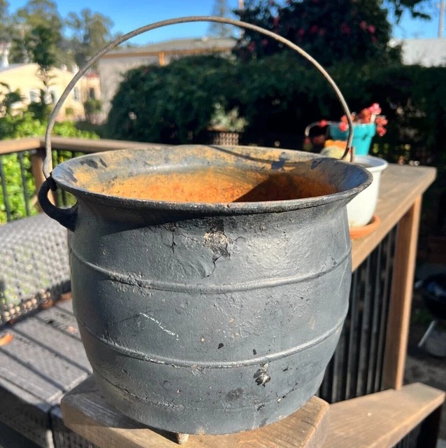 ANTIQUE CAST IRON Bean Pot 3-Footed Gate-Marked Cauldron 1800s 10.5" D ...