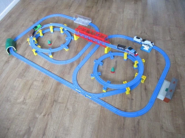 TOMY TRACKMASTER THOMAS the tank engine train set with 2 spirals trains ...