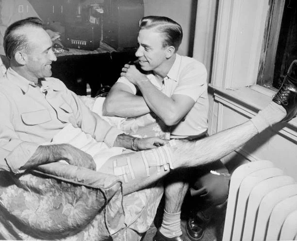 BROOKLYN DODGERS PEE Wee Reese and Johnny Spider Jorgensen talk ov ...