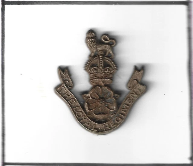 WW2 THE LOYAL Regiment Economy Plastic / Bakelite Cap Badge £35.00 ...