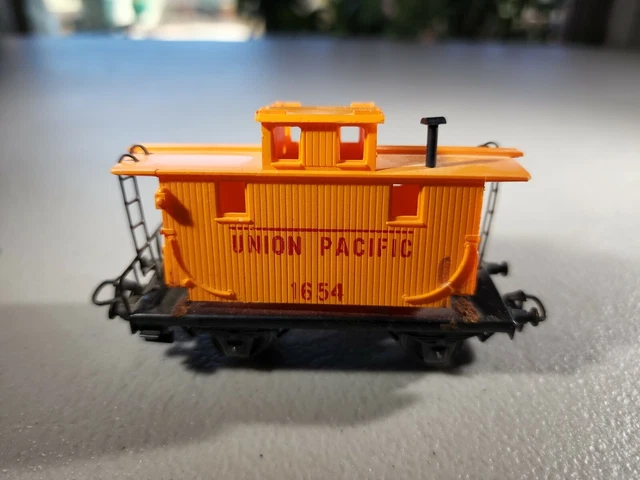 MANTUA HO SCALE Bobber Union Pacific Yellow Caboose 1654, Please Read ...