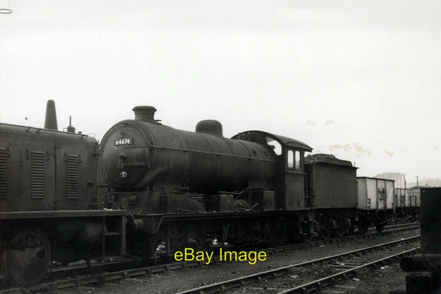PHOTO 6X4 RAILWAY Steam Engine 64674 ex LNER J19 Unknown location c1960 ...