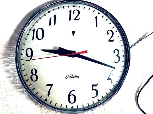 ANTIQUE 1950'S SUNBEAM Straubel Paper Co Wall Clock 13" Metal & Glass ...