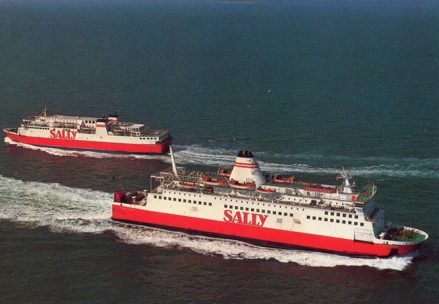 SALLY LINE RUNNING mat SALLY STAR and SALLY SKY passing by en route ...