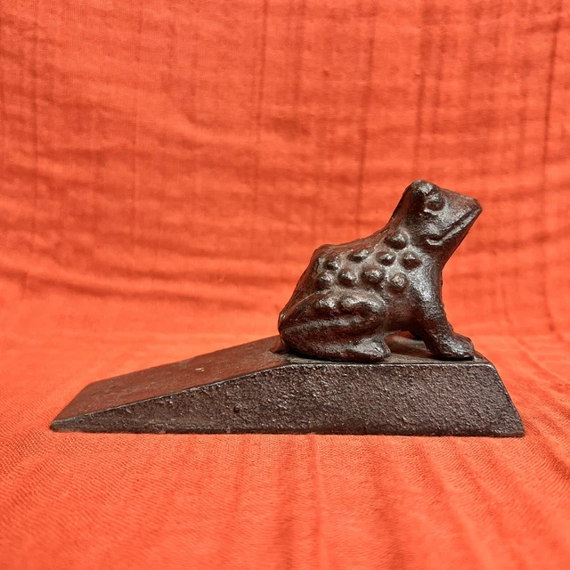 ANTIQUE VINTAGE HEAVY Cast Iron Toad/Frog Folk Art Doorstop Home ...