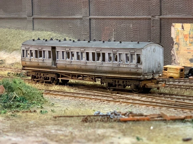 OO GAUGE COACH weathered LMS Coach. Ref D2 £28.99 - PicClick UK