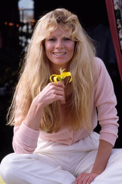 AMERICAN ACTRESS AND model Kim Basinger circa 1982 Historic Old Photo 2 ...