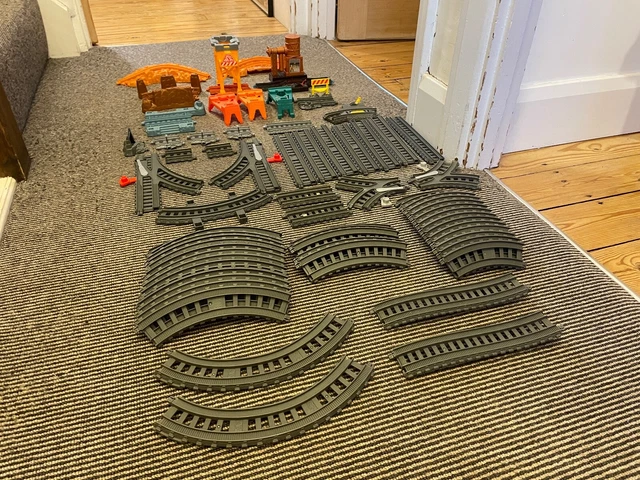 THOMAS THE TANK Engine Trackmaster Track 50+ pieces Bundle job lot £40. ...