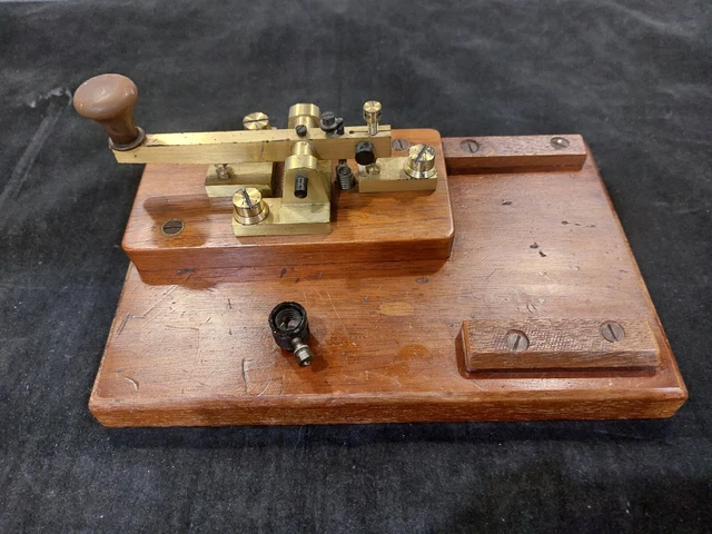 ANTIQUE SCIENTIFIC APPARATUS Morse Code Telegraph Brass Key Tapper £64. ...