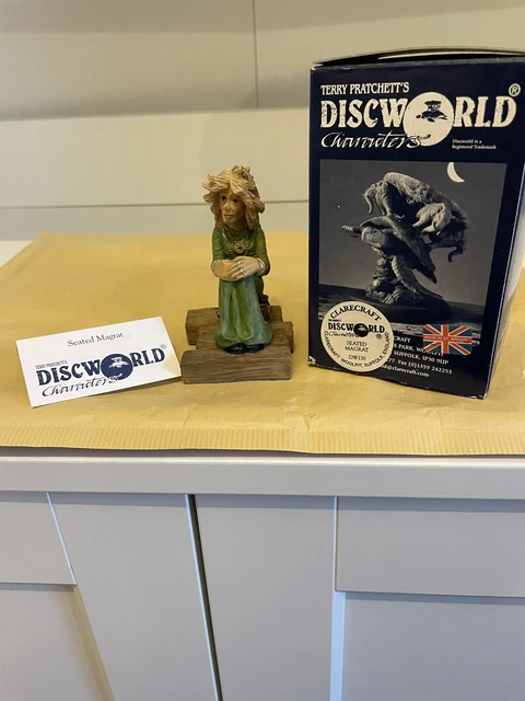 DW130 SEATED MAGRAT Clarecraft Discworld Pratchett Witches £49.04 ...