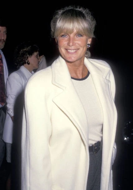 ACTRESS LINDA EVANS on October 24 1987 dines at Spago in West Holl- Old ...