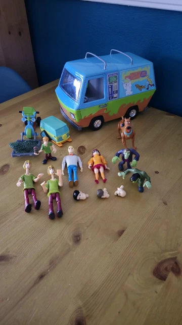 SCOOBY DOO THE Mystery Machine Ghost hunting Van- And Figures £18.00 ...