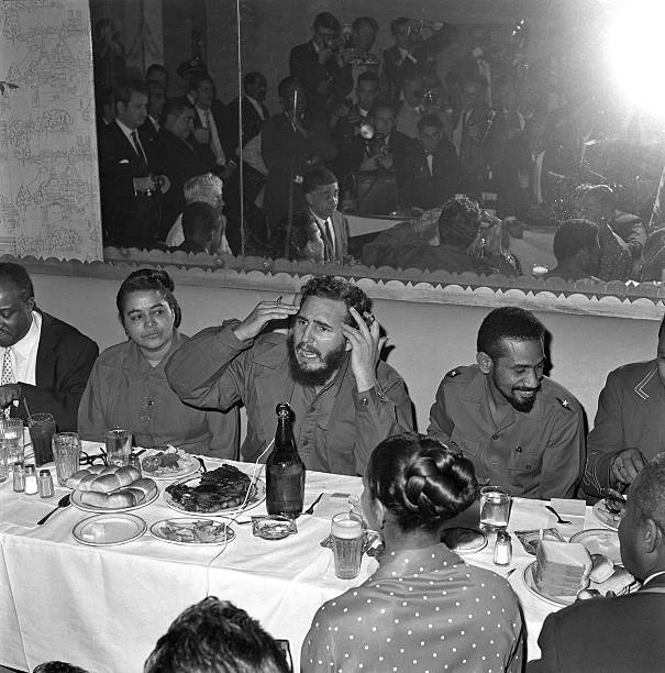 FIDEL CASTRO AT the Hotel Theresa New York 1960s OLD PHOTO 9 EUR 6,28 ...