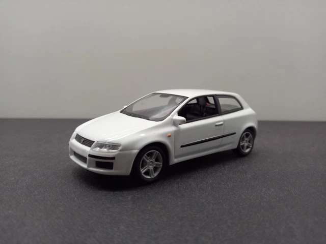 NOREV 1:43 FIAT Stilo 3 Türer weiß Modellauto EUR 12,50 - PicClick DE