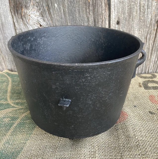 ANTIQUE CAST IRON Bean Gate Mark Pot Kettle Three Peg Leg Pre 1880 ...