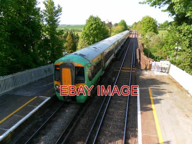PHOTO SOUTHERN Class 377 Emu 377471 (2) Leaves Amberley With A London ...