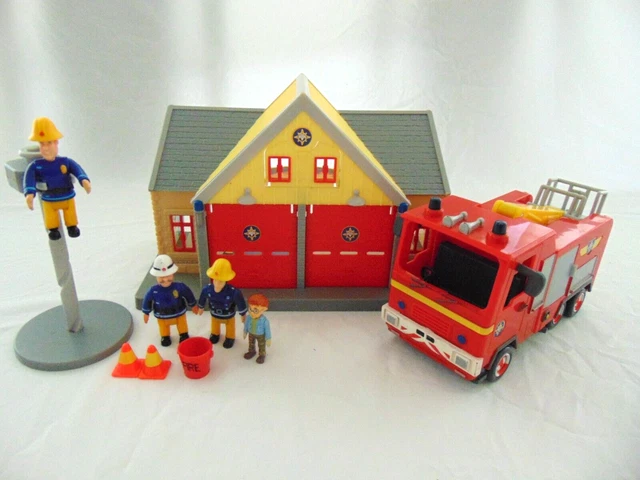 FIREMAN SAM PONTYPANDY Fire Station, Jupiter Fire Engine And 4 Figures ...