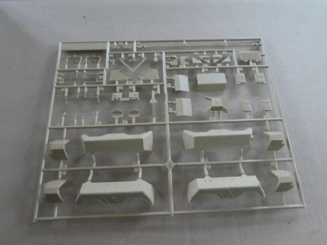 TAMIYA SDKFZ 232 Schwerer Panzerspahwagen 8-Rad Afrika Korps Bausatz ...