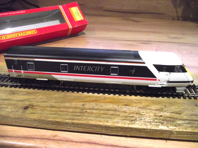 HORNBY R268-82201 MK4 Driving Van Trailer (DVT) Intercity Swallow ...
