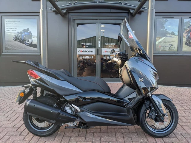 YAMAHA XMAX 300 Tech Max - Tall Screen - Rear Rack - Warranty Until ...