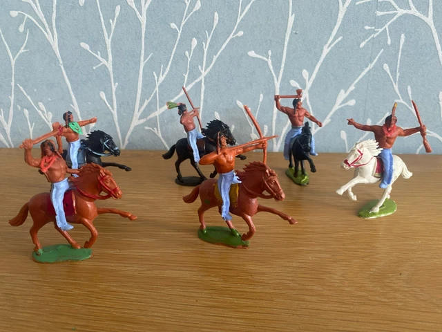 PLASTIC TOY SOLDIERS 1/32 charbens swappet mounted red Indians early £ ...