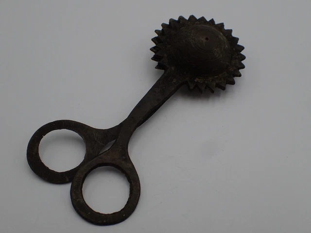 PINCE ,MOULE ANCIENNE en fer forgé EUR 30,00 - PicClick FR PINCE ,MOULE ANCIENNE en fer forgé EUR 30,00 - PicClick FR